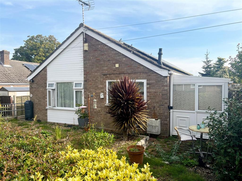 Church Road, Kessingland, Lowestoft... 3 bed detached bungalow - £265,000