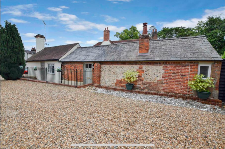 Saling Grove, Great Saling, Braintree 1 bed cottage to rent - £1,250 ...