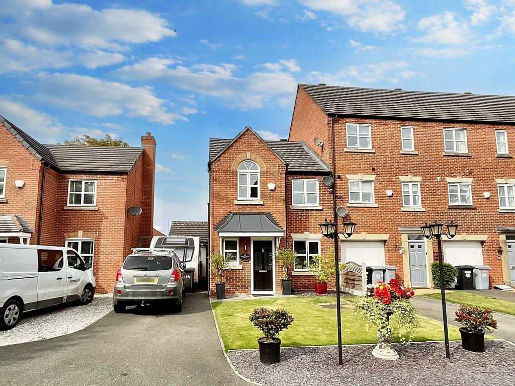 Ursuline Way, Crewe, CW2 3 bed terraced house for sale - £260,000
