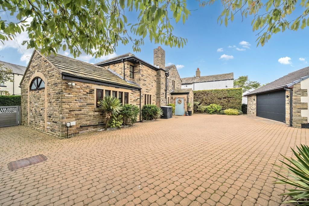 Littlethorpe Hill, Hartshead... 4 bed detached house for sale - £835,000