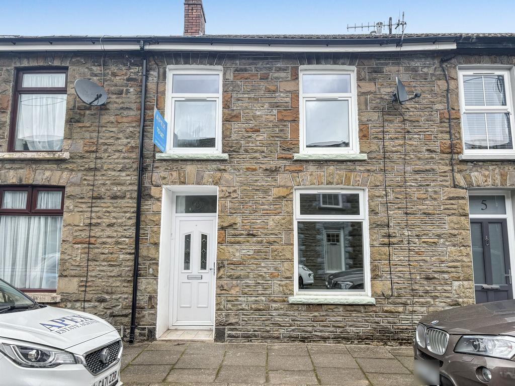 Gelli CF41 3 bed terraced house - £795 pcm (£183 pw)