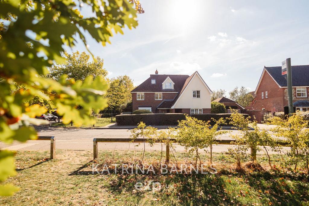 Notley Green, Braintree CM77 5 bed detached house - £700,000