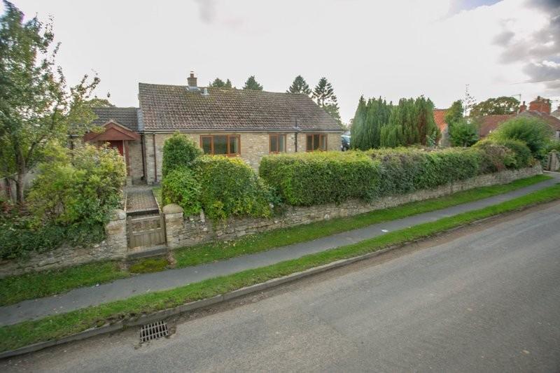 Main Street, Harome, YO62 5JF 2 bed detached bungalow for sale - £485,000