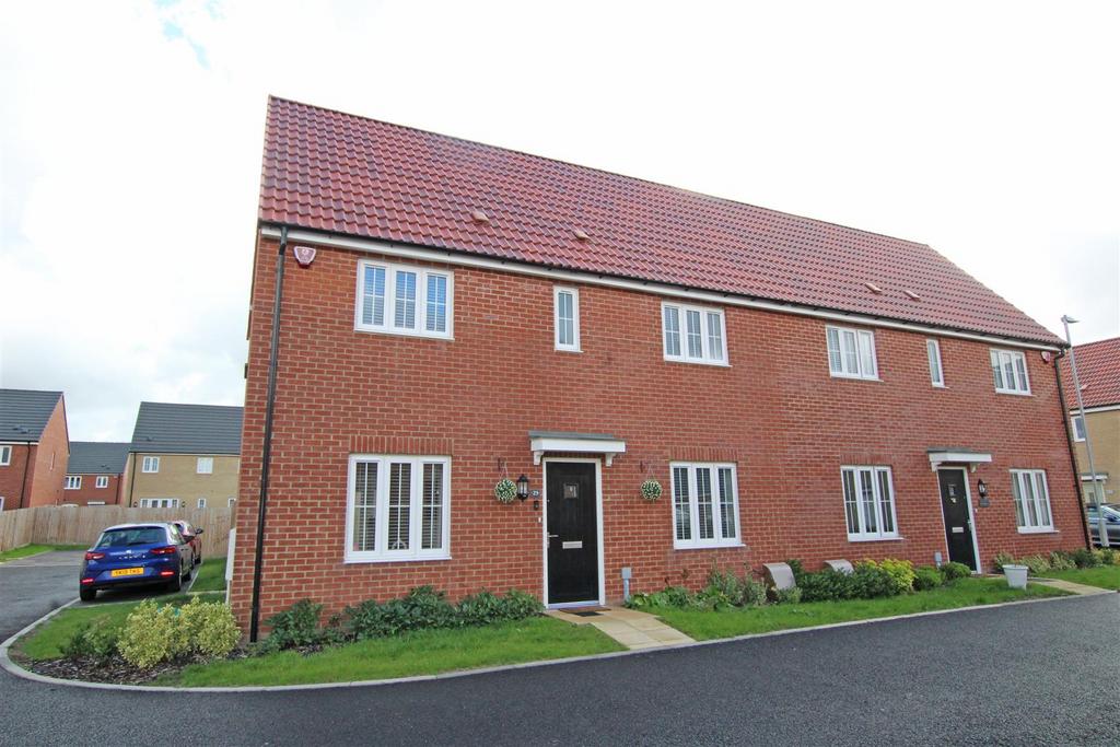 Walken Way, Crowland PE6 3 bed semi-detached house - £269,999