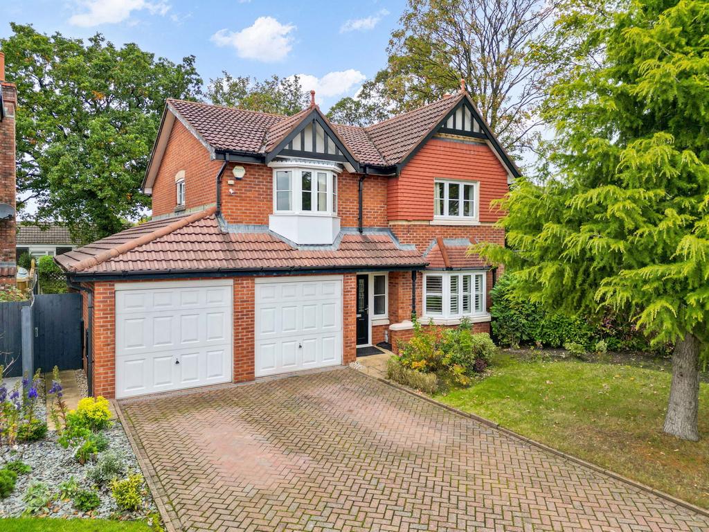 Highfield Close, Stockport SK3 4 bed detached house - £600,000