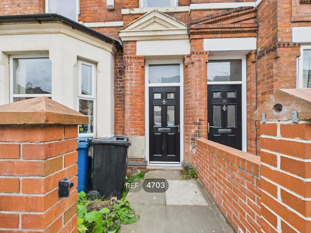 Nottingham NG2 4 bed terraced house - £1,400 pcm (£323 pw)