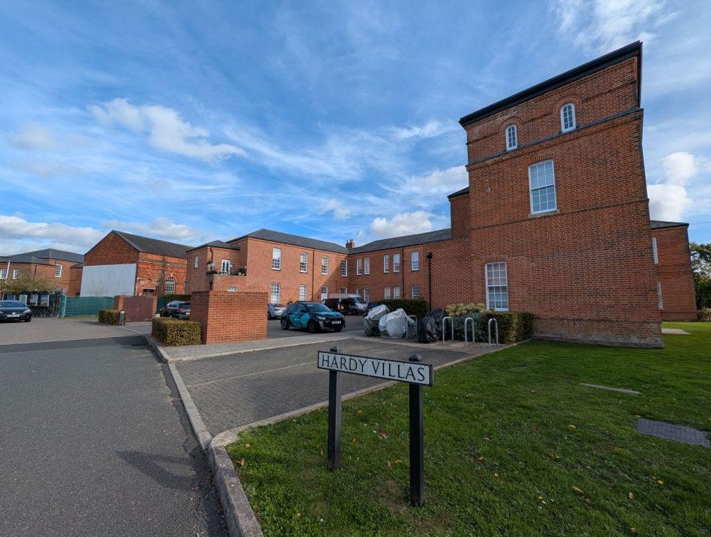 Whitecroft Park,Newport, Isle of Wight 2 bed apartment to rent - £1,050 ...