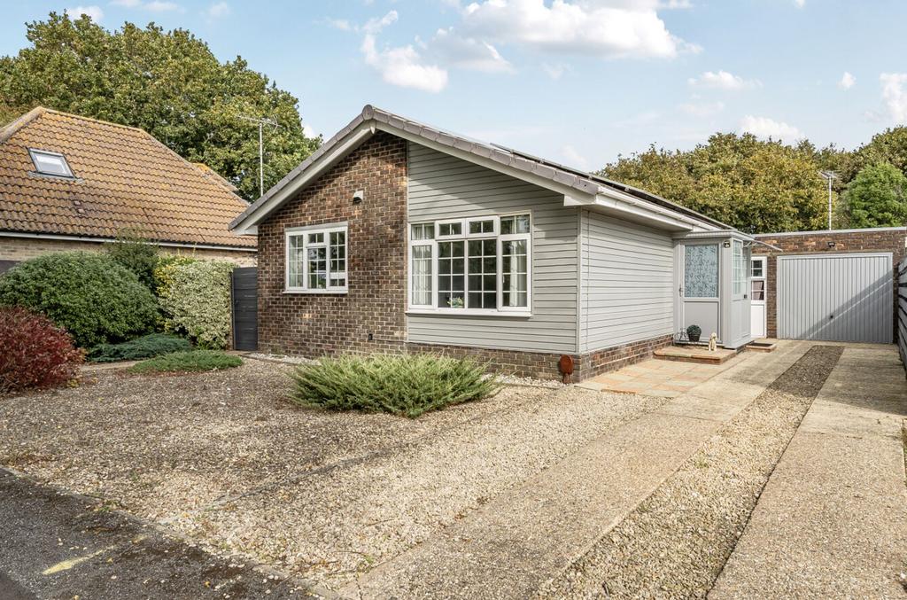 Wakefield Way, Aldwick, PO21 3 bed detached bungalow - £400,000