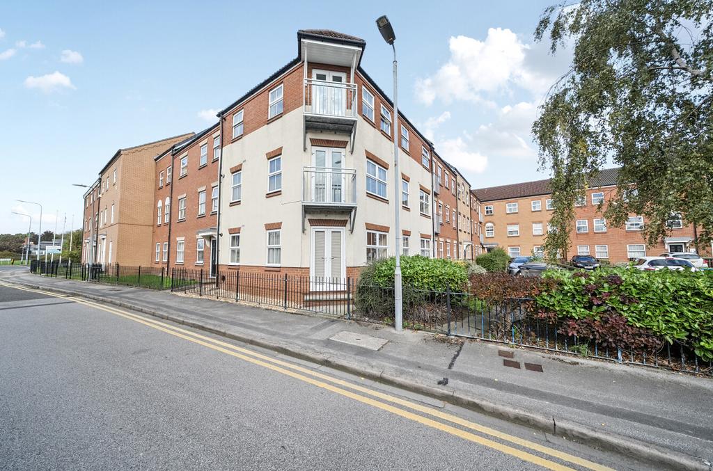 Plimsoll Way, Hull, HU9 2 bed flat - £70,000
