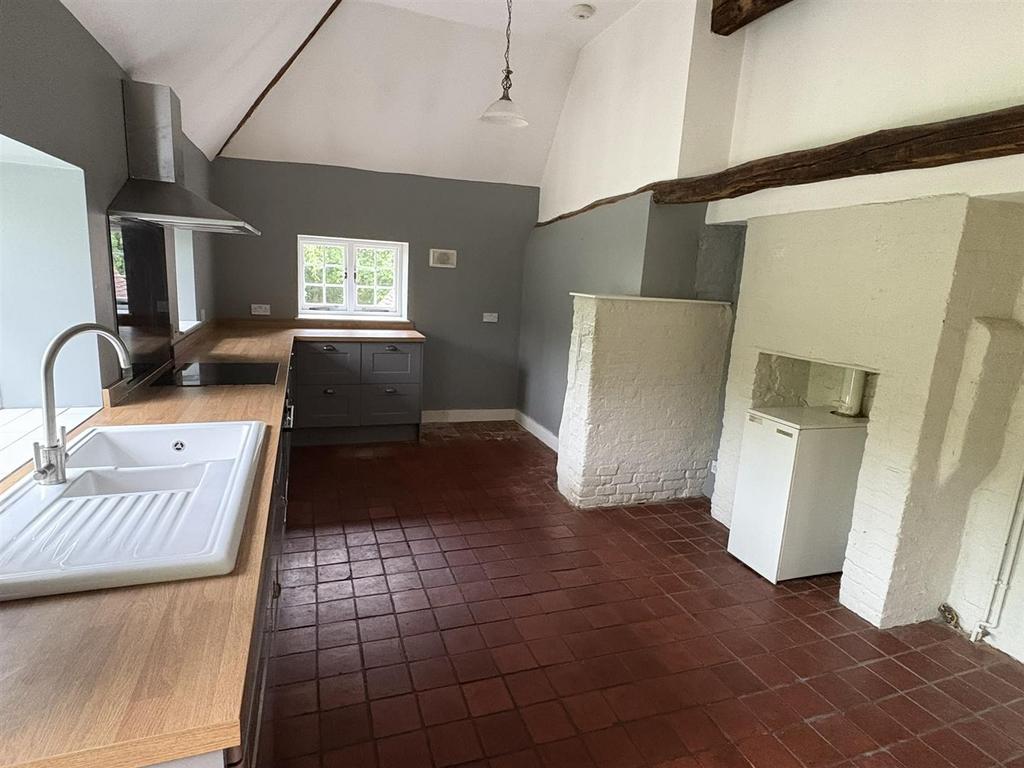 Eastling, Faversham 3 bed cottage to rent - £1,800 pcm (£415 pw)