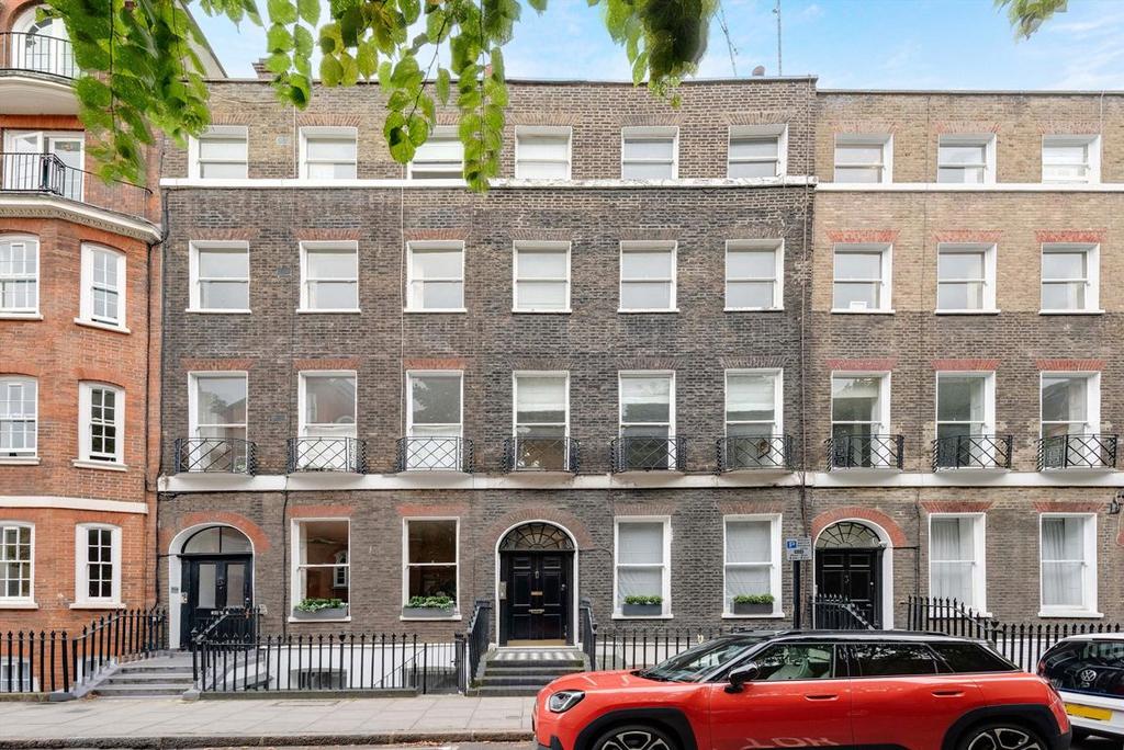 Handel Street, London WC1N 2 bed flat - £2,700 pcm (£623 pw)
