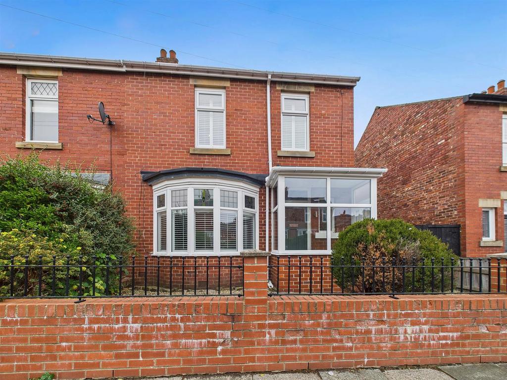 Salkeld Gardens, Gateshead NE9 3 bed semi-detached house - £240,000