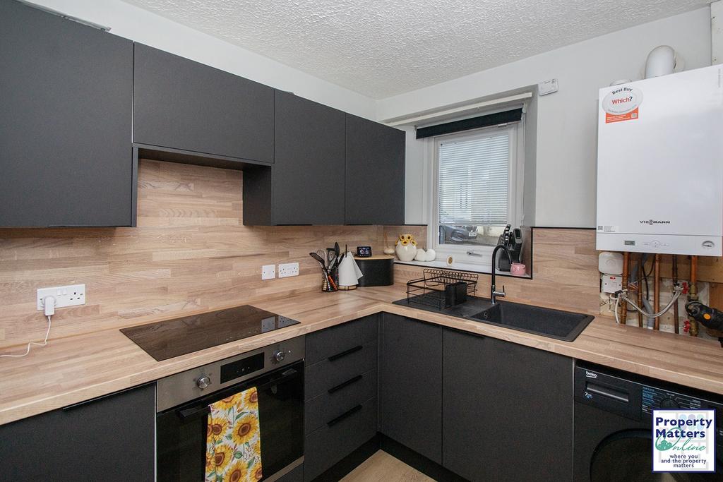 Springwell Place, Stewarton, KA3 1 bed flat - £59,995