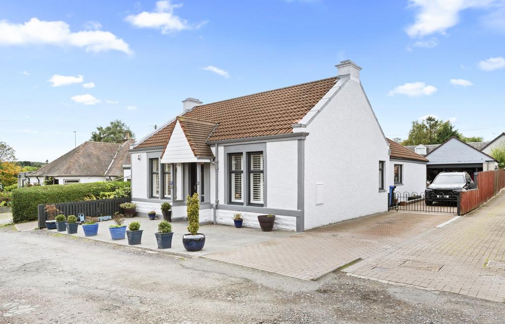 Grange Road, Broxburn, EH52 3 bed cottage - £328,500