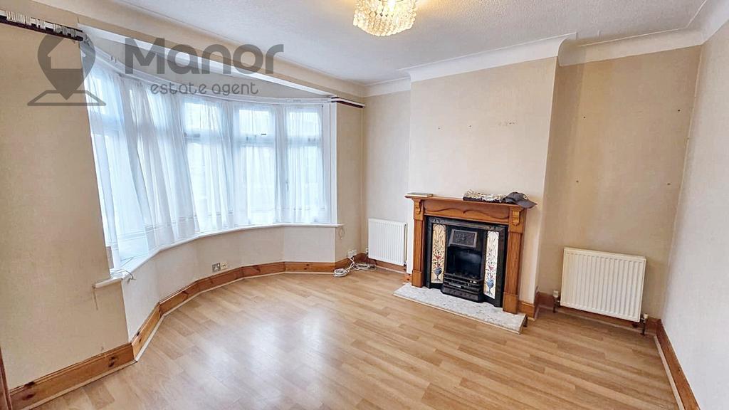 Marlborough Road, Romford, RM7 8AL 3 bed end of terrace house - £2,100 ...