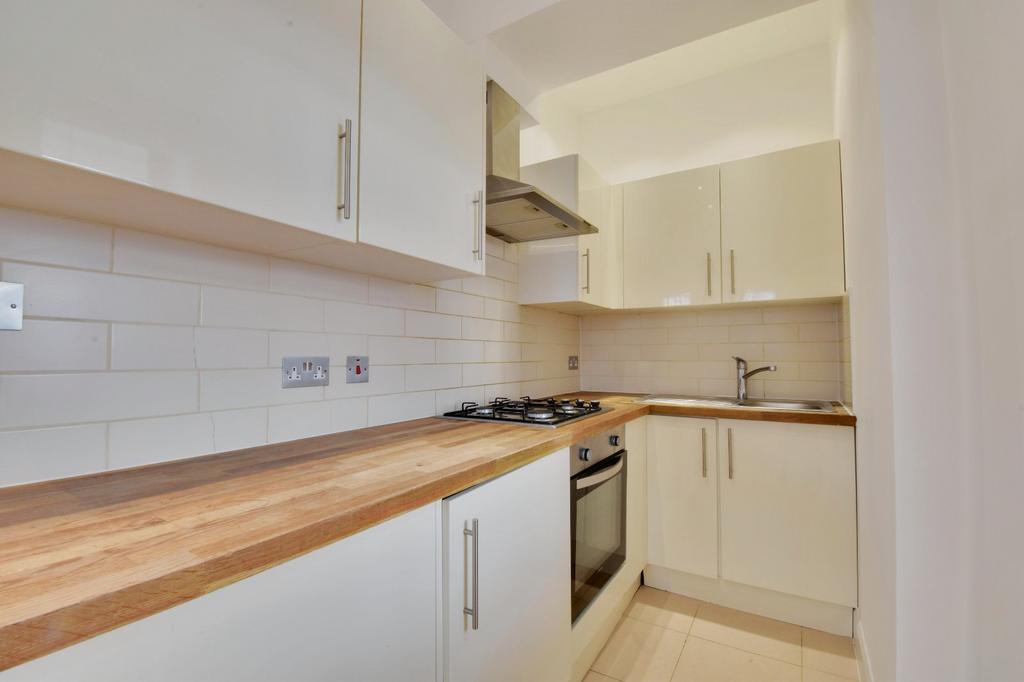 The Parade, Watford WD17 1 bed apartment - £1,250 pcm (£288 pw)