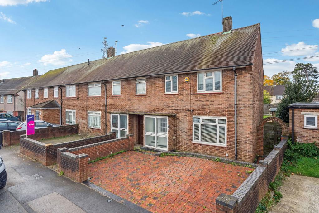 Southdrift Way, Luton LU1 3 bed end of terrace house - £340,000