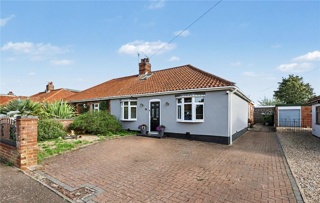 Hercules Road, Hellesdon, Norwich... 4 bed semi-detached house - £350,000