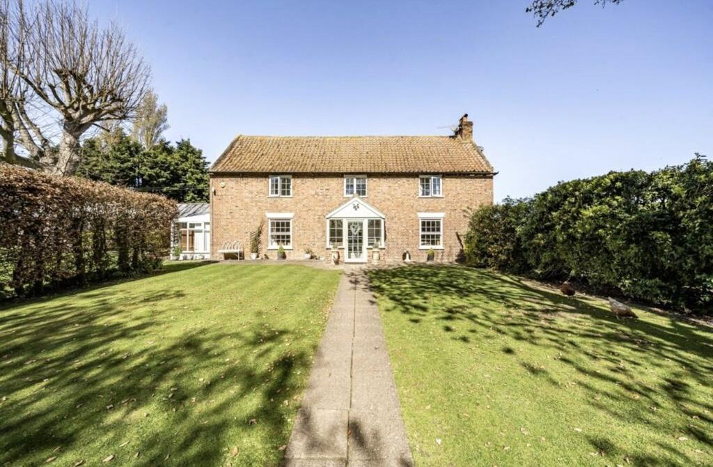 Northolme, North End, Alvingham... 5 bed equestrian property - £799,000