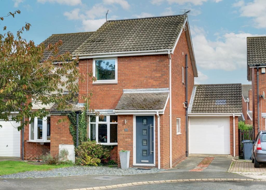 Callaly Close, Morpeth NE61 2 bed end of terrace house - £125,000