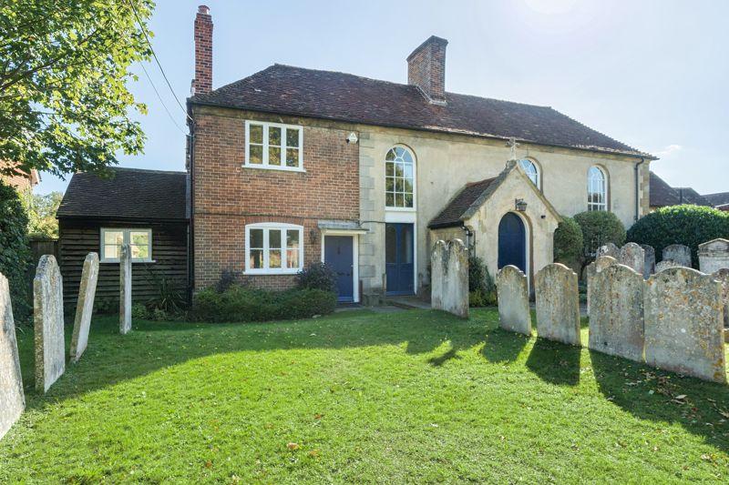 Meadrow, Godalming GU7 2 bed terraced house - £1,550 pcm (£358 pw)