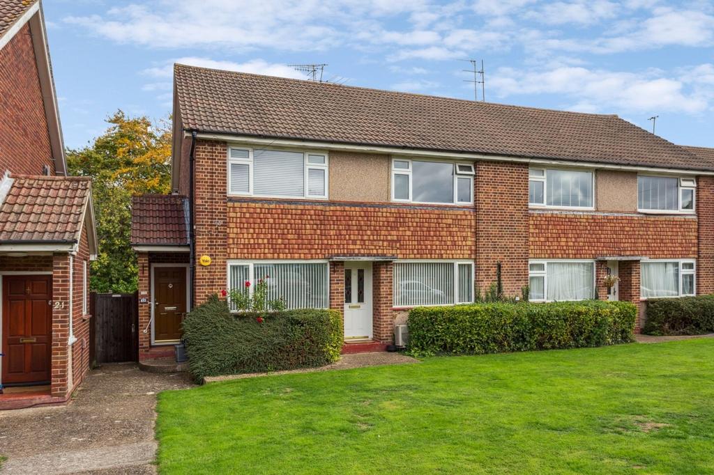 Pentland Road, Bushey, WD23 2 bed flat - £315,000