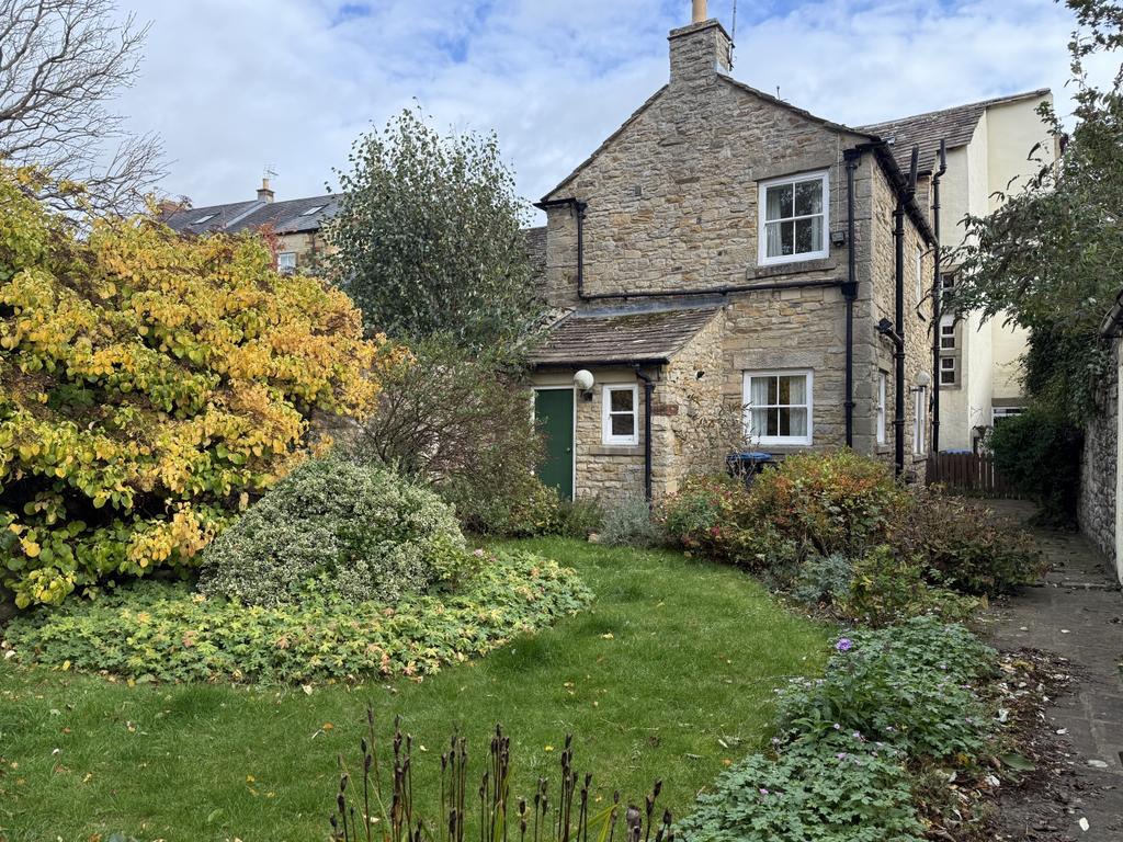 Thorngate, Barnard Castle DL12 2 bed semi-detached house - £175,000