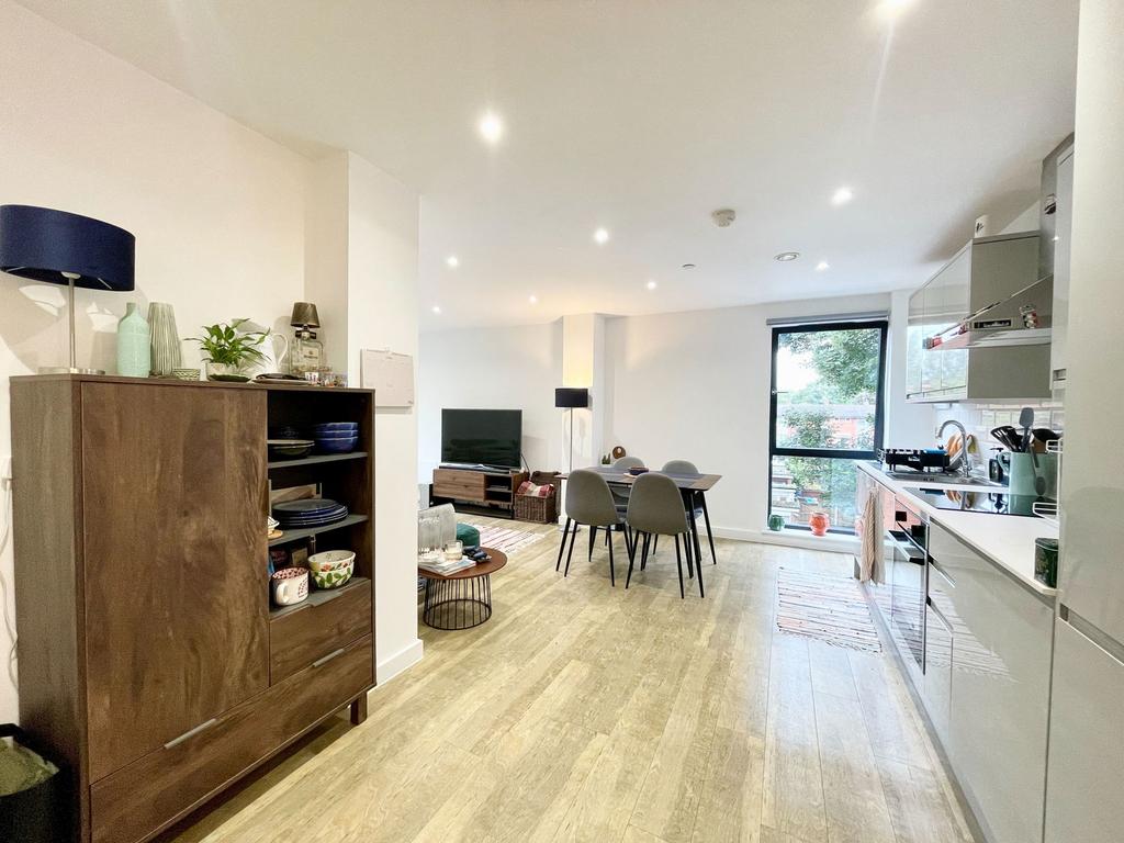 1 Cleworth Street, Manchester M15 2 bed apartment - £1,250 pcm (£288 pw)