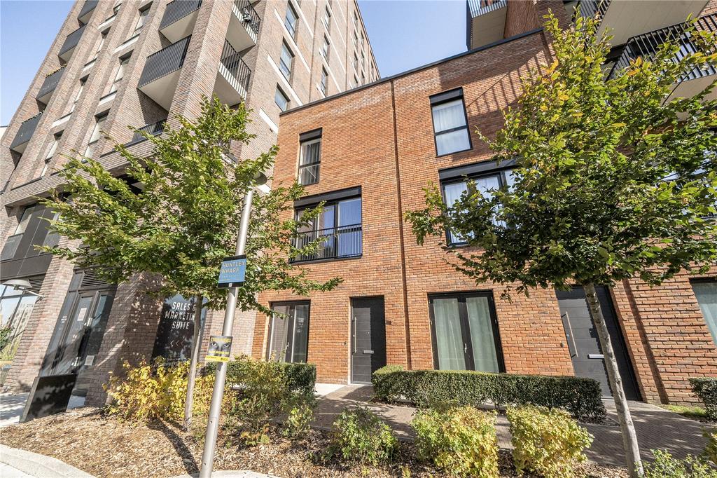 Joseph Huntley Walk, Reading, RG1 4 bed terraced house - £2,500 pcm (£ ...