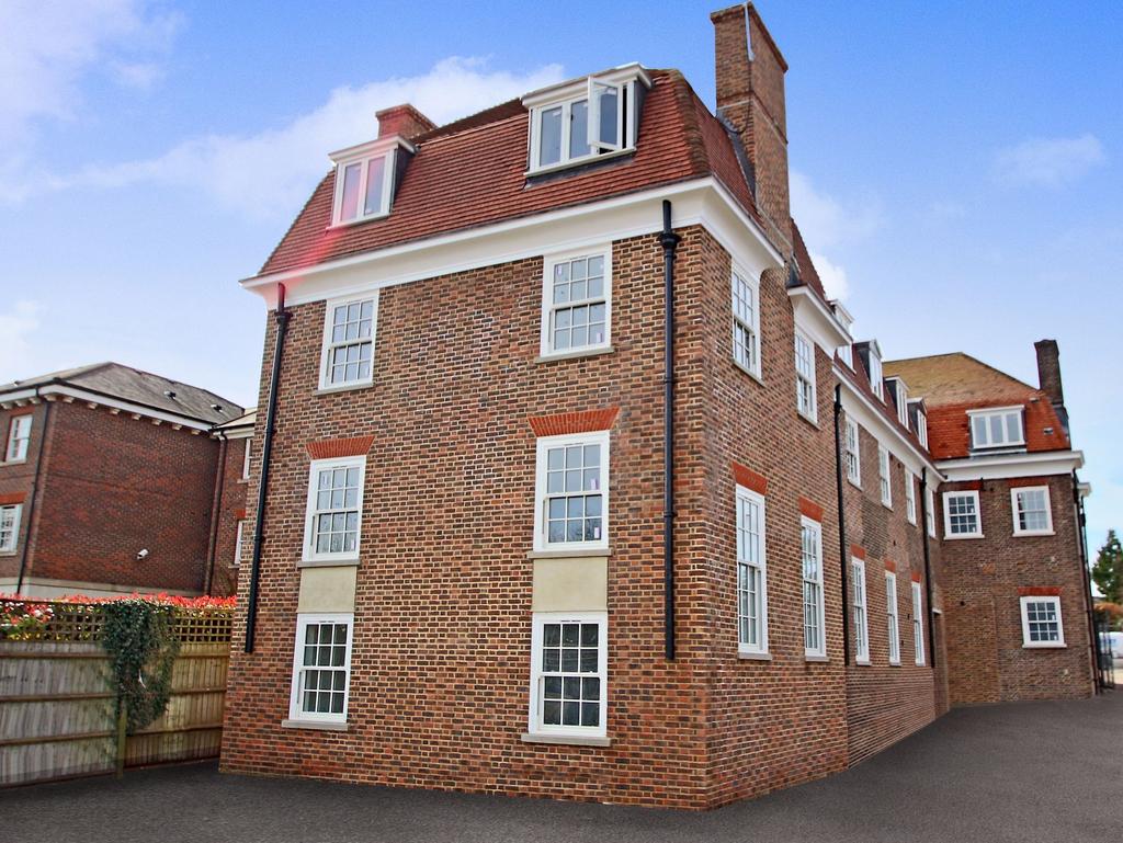 Station Road North, Redhill RH1 1 bed flat - £1,200 pcm (£277 pw)