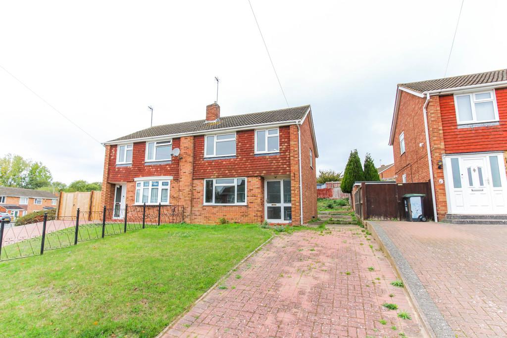 Drayton Road, Wellingborough NN9 3 bed semi-detached house - £200,000