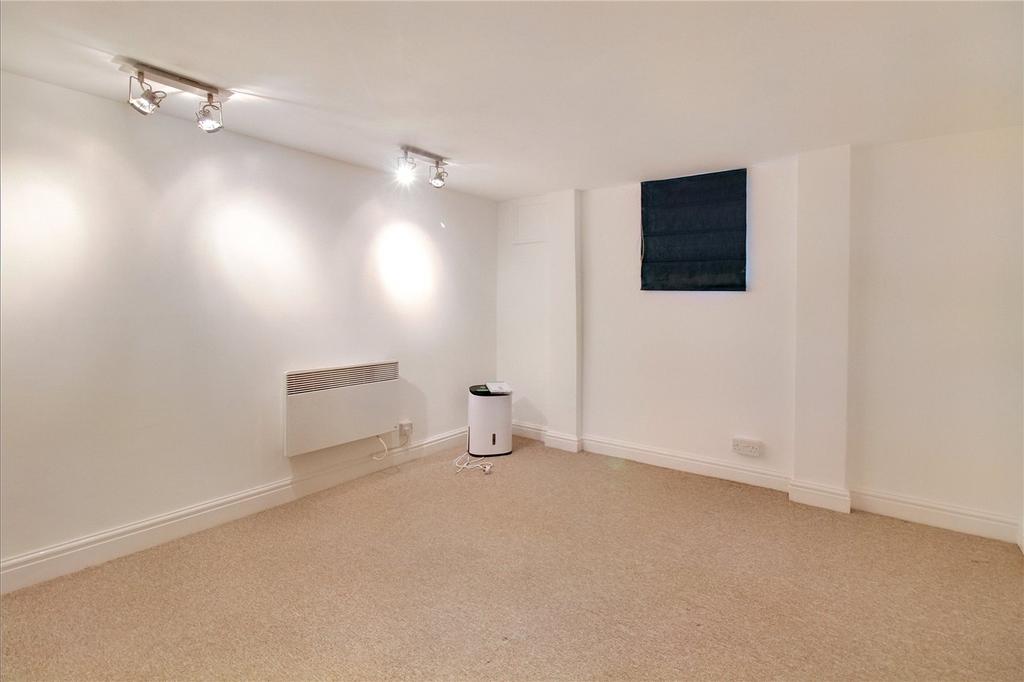 Adelaide Street, Norwich, Norfolk, NR2 2 bed apartment - £875 pcm (£202 pw)