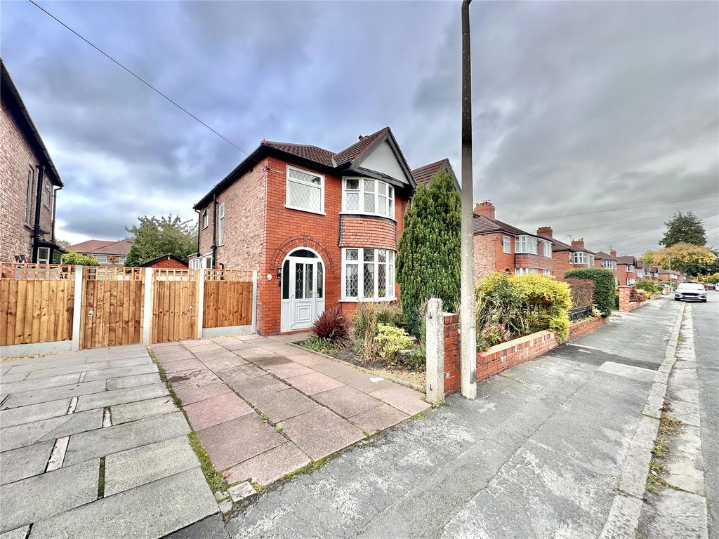 Mossdale Road, Trafford M33 3 bed semi-detached house - £1,450 pcm (£ ...
