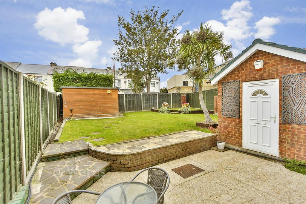 King Edward Road, Gillingham ME7 3 bed end of terrace house - £172,000