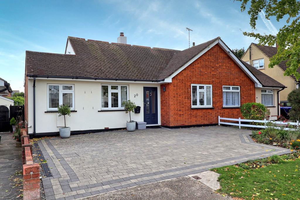 Cedar Hall Gardens, Benfleet 3 bed semi-detached house - £475,000