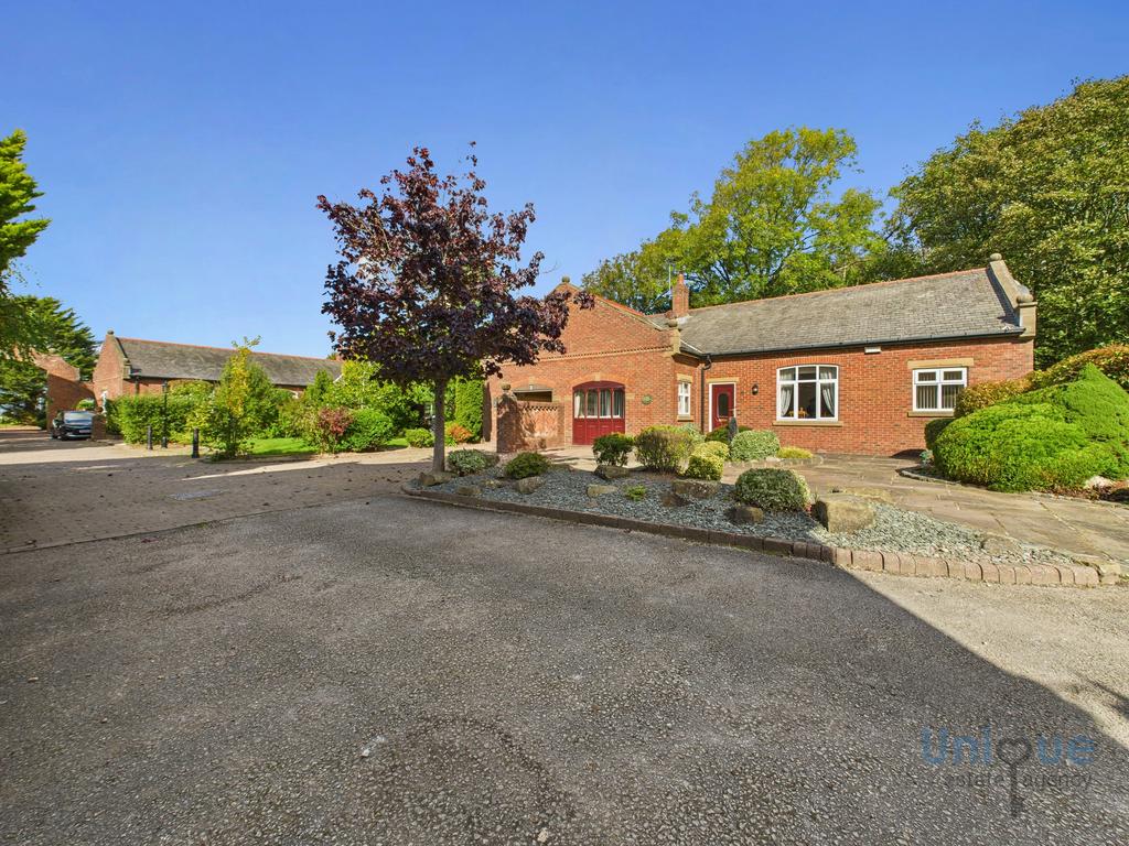 Barnfield Manor, Singleton... 3 bed bungalow for sale - £340,000