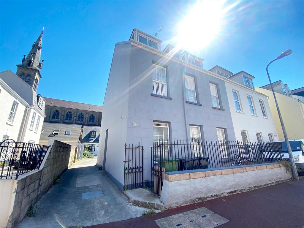 Windsor Road, St. Helier, Jersey 1 bed apartment - £1,450 pcm (£335 pw)