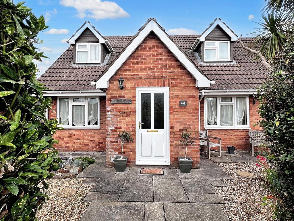 Adenfield Way, Rhoose CF62 2 bed detached house for sale - £355,000