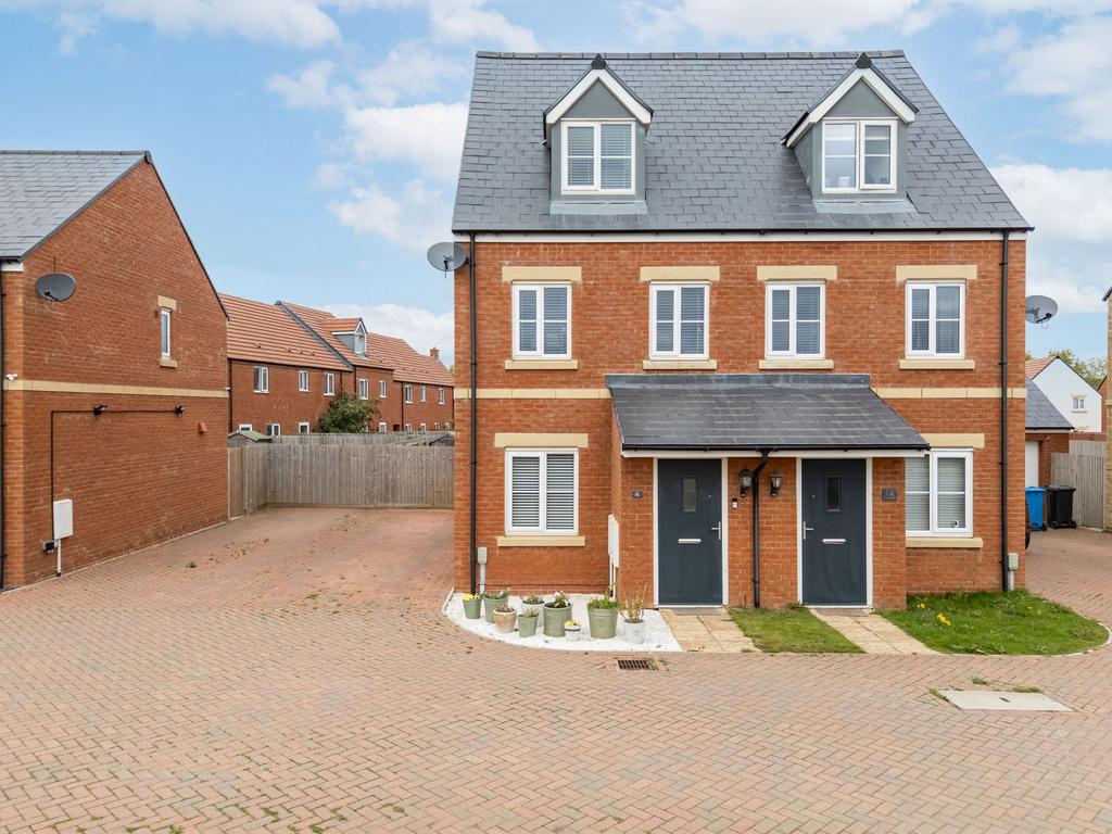 Fallow Road, Rothwell NN14 3 bed semi-detached house - £280,000