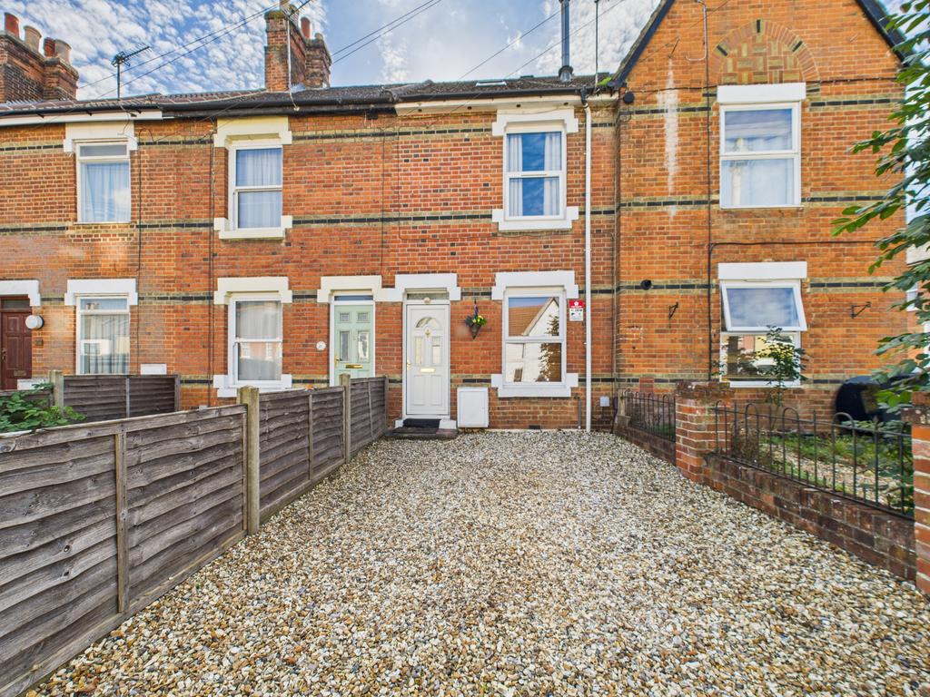 Southend Road, Basingstoke, RG21 3 bed terraced house for sale - £330,000