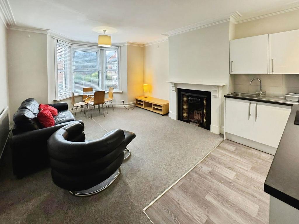 Croft Road, Old Town, Swindon... 1 bed flat - £850 pcm (£196 pw)
