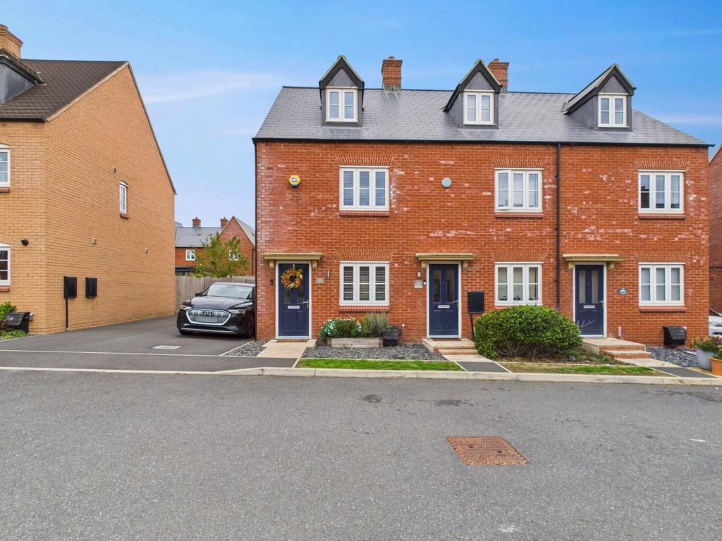 Catterick Way, Towcester, NN12 3 bed terraced house for sale - £325,000
