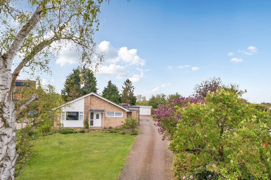 High Street, Meppershall, Shefford, SG17 4 bed bungalow - £1,700 pcm (£ ...