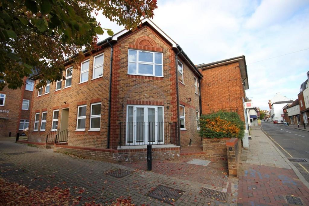 BRIDGE STREET, LEATHERHEAD, KT22 1 bed apartment - £1,450 pcm (£335 pw)