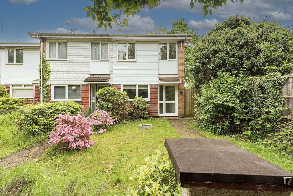 Drakes Drive, Hertfordshire AL1 3 bed end of terrace house - £1,800 pcm ...