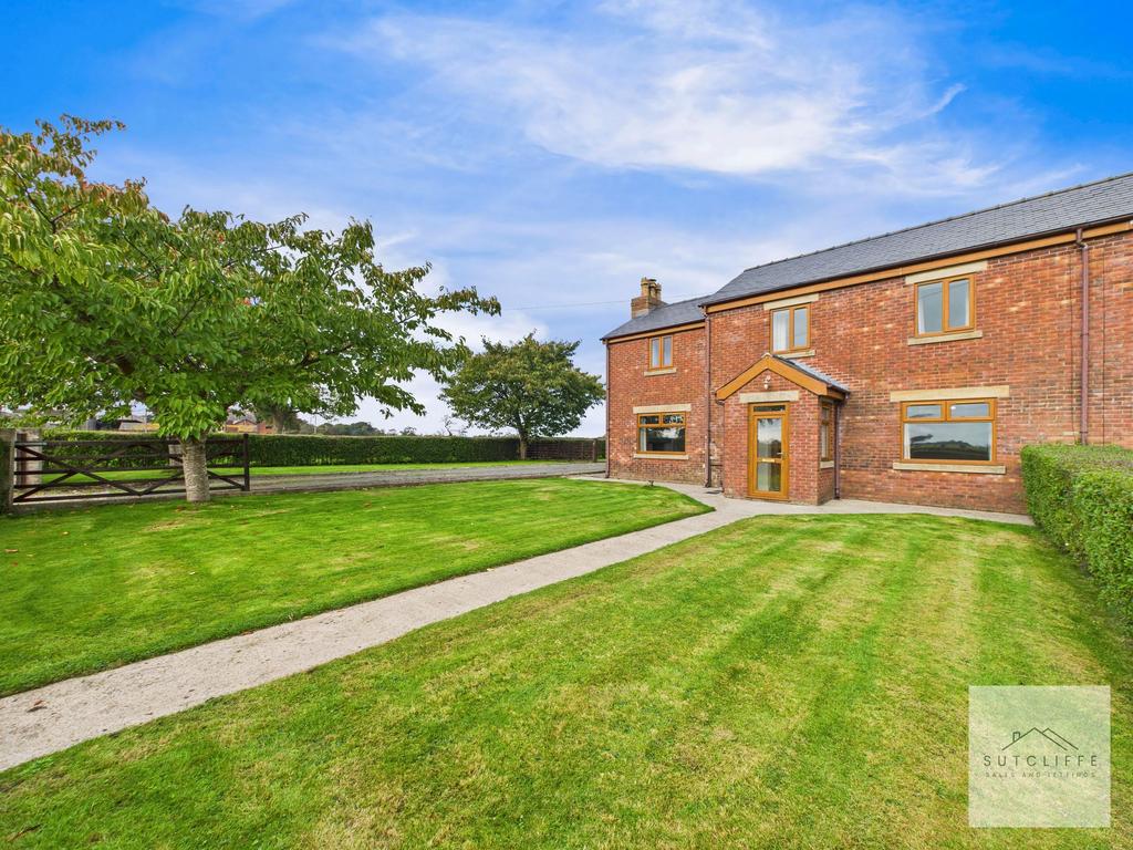 Crossmoor, Preston, PR4 3 bed semi-detached house - £1,500 pcm (£346 pw)