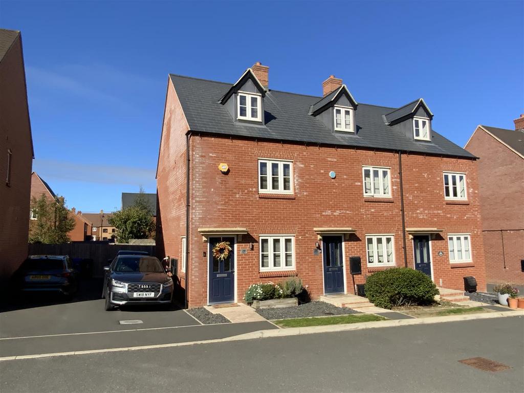 Catterick Way, Towcester 3 bed end of terrace house - £325,000