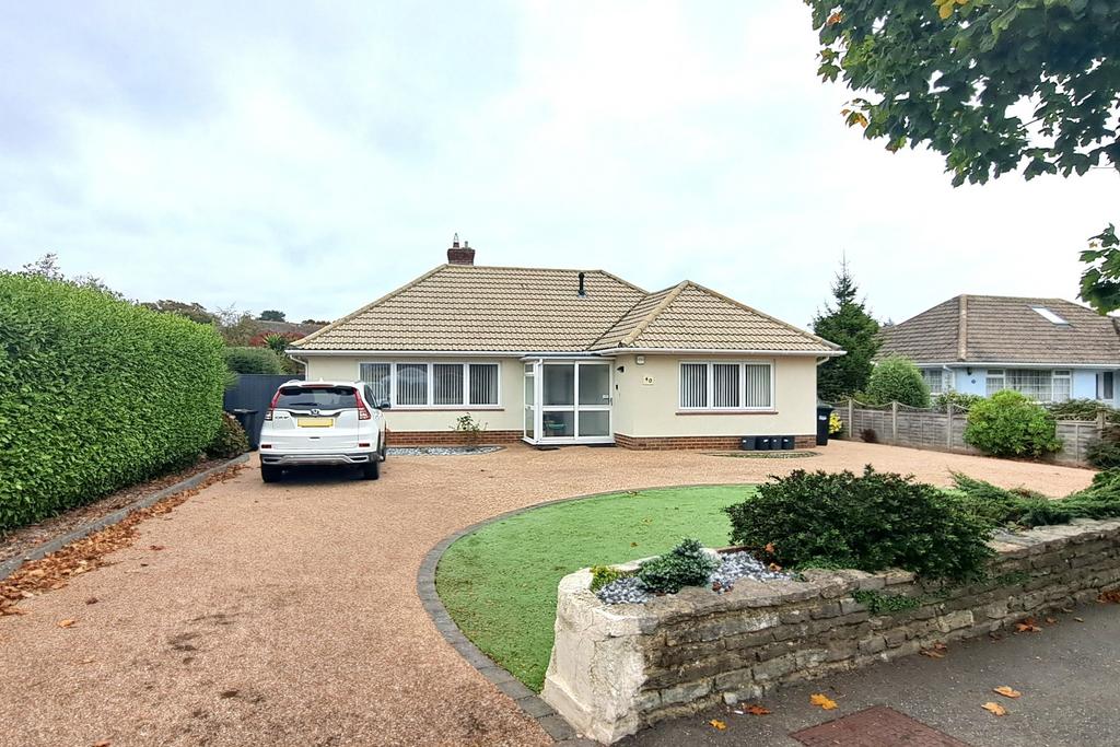 Crossmead Avenue New Milton BH25 6NF 2 bed bungalow - £575,000