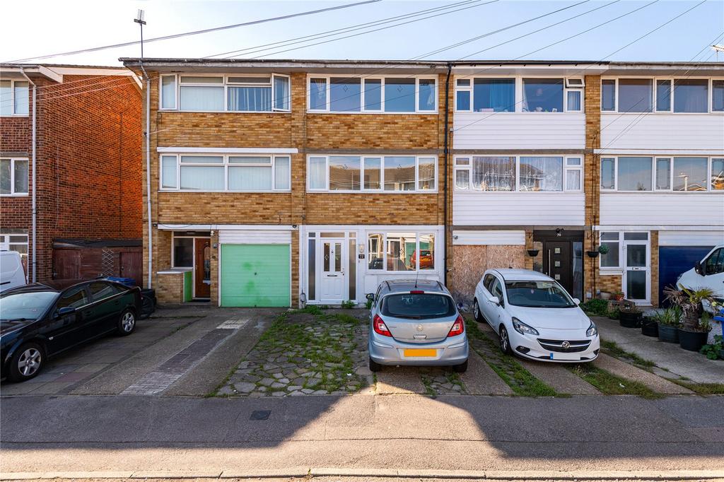 Millfield, Sittingbourne, Kent, ME10 4 bed link detached house - £1,400 ...