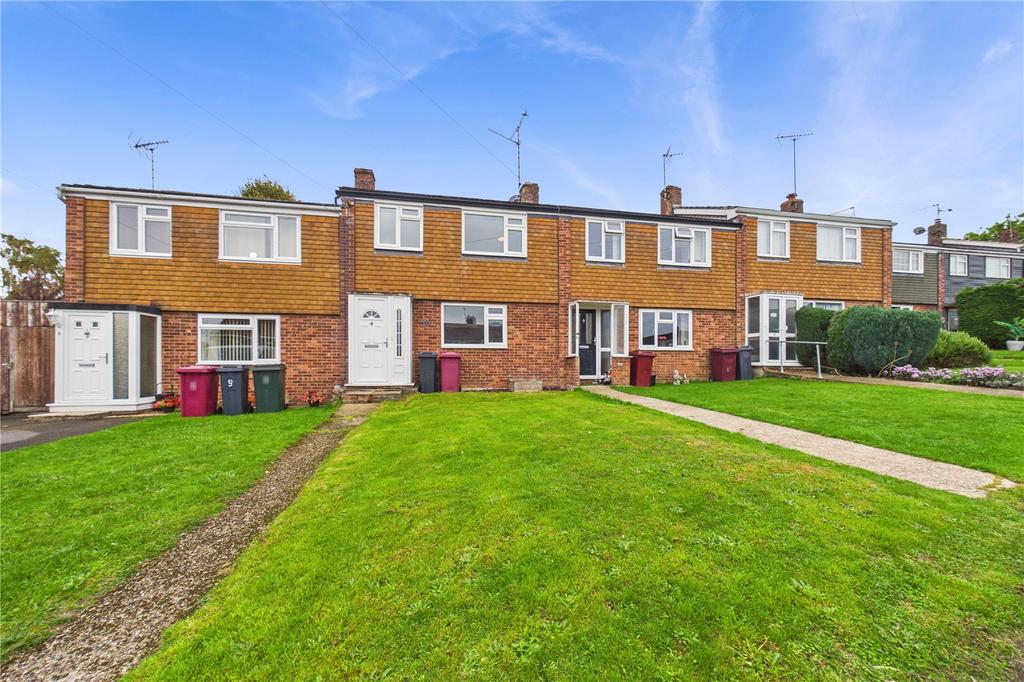 Newbery Close, Tilehurst, Reading... 3 bed terraced house - £1,600 pcm ...